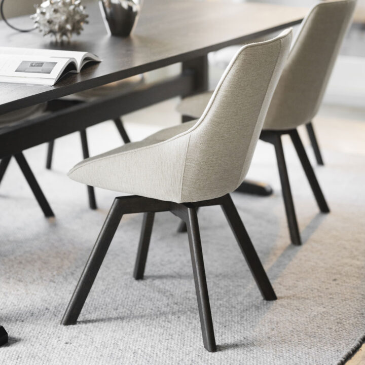 Alison-tuoli, puu | Rowico | Kruunukaluste