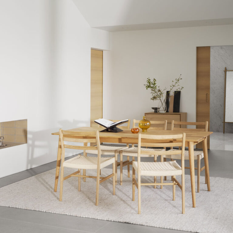 Rowico Tyler-ruokapöytä | Kruunukaluste